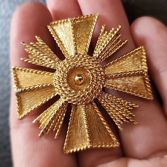 Monet | Jewelry | Vtg Monet Brooch | Poshmark